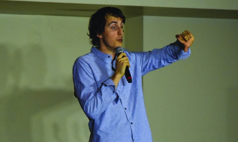 Comedian breaks stigma of mental health with comedy – The Bradley Scout