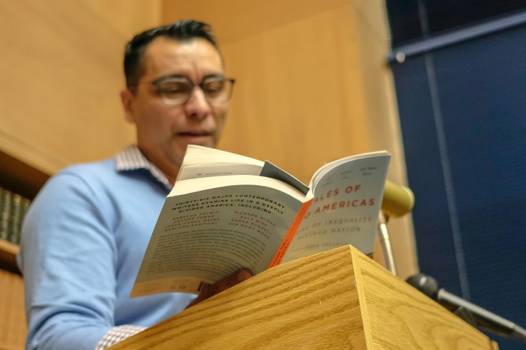 Manuel Munoz reads college students their bedtime story – The Bradley Scout